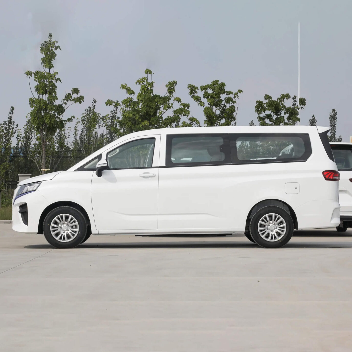 BAW EM7 MPV – Chongqing HD Automobile Co., Ltd